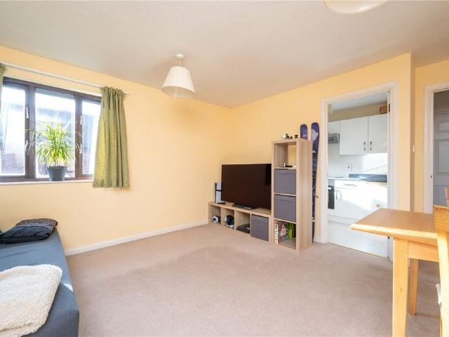 1 Bedroom Apartment to let in Art School Yard, St. Albans, Hertfordshire, AL1