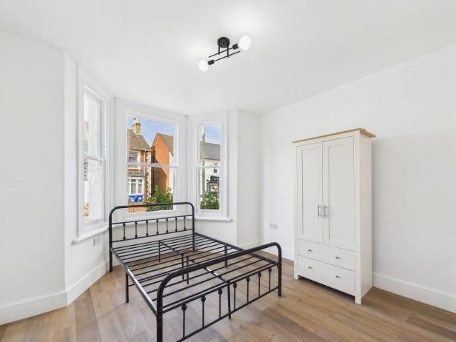 6 bedroom apartment to rent