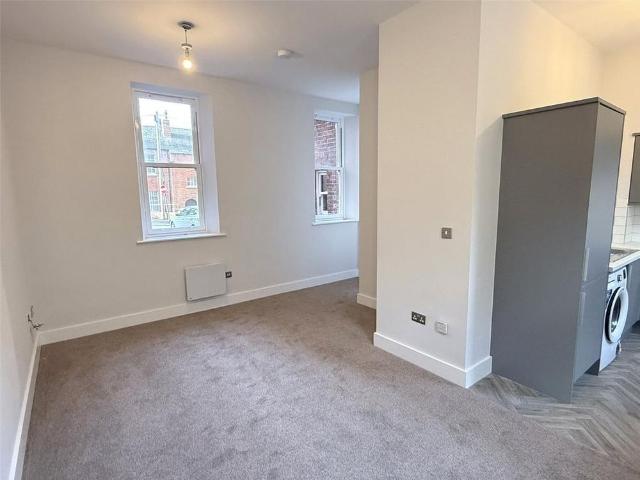 1 bedroom ground floor flat to rent
