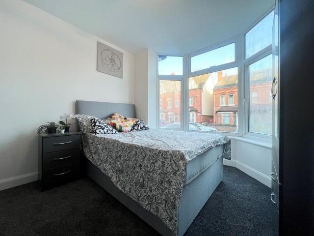 1 bedroom in a house share to rent
