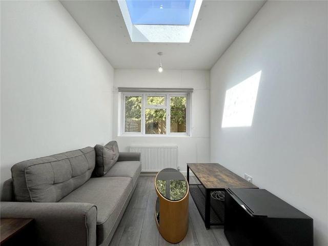 Semi detached house to rent