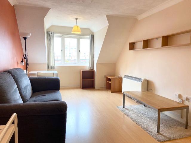 1 bedroom apartment to rent Commodore Court, Captains Place, Southampton, SO14