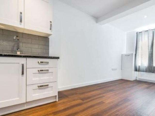 1 bedroom apartment to rent Bishopric, Horsham, RH12