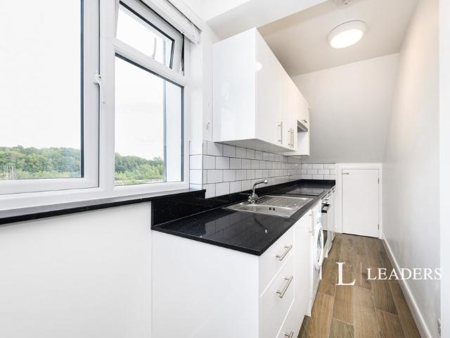 1 bedroom apartment to rent Grovehill Road, Redhill, RH1