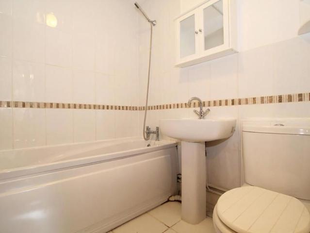 1 bedroom apartment to rent Hallington Close, Woking, GU21
