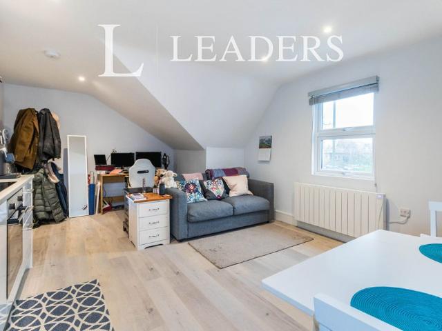 1 bedroom apartment to rent Hersham Road, Walton on Thames, Surrey, KT12
