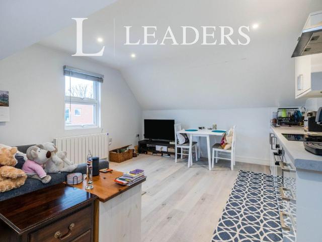 1 bedroom apartment to rent Hersham Road, Walton on Thames, Surrey, KT12