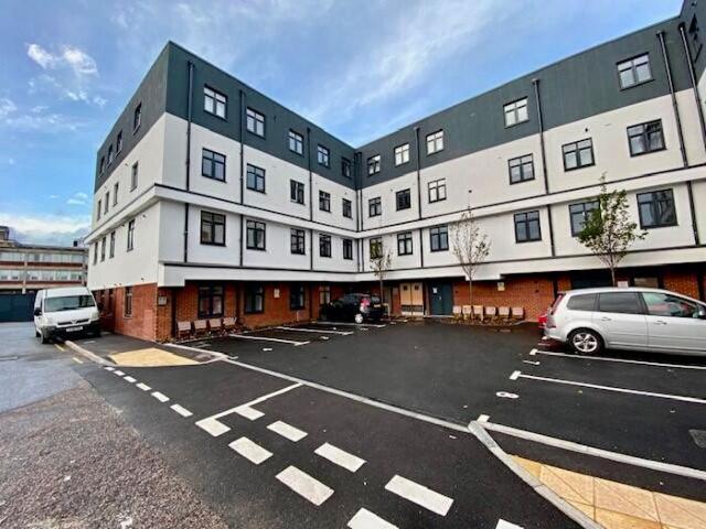 1 Bedroom Apartment To Rent In Cambridge Place, Aylesbury, HP20