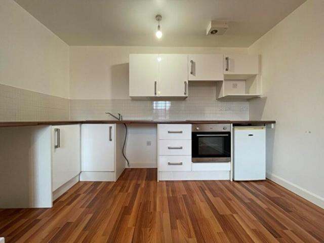 1 Bedroom Apartment To Rent In Clyde Court, LE1