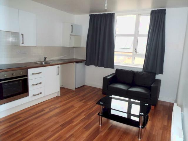 1 Bedroom Apartment To Rent In Clyde Court, Leicester, LE1