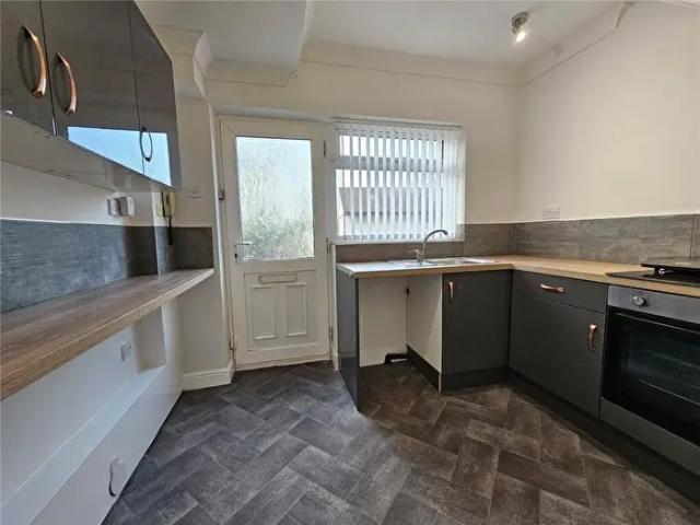 1 Bedroom Apartment To Rent In Alfreton Road Upper Floor Flat, Nottingham, Nottinghamshire, NG7