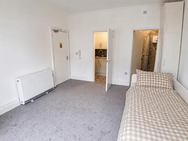 1 Bedroom Apartment To Rent In Bingham Road, Carrington, Nottingham, NG5