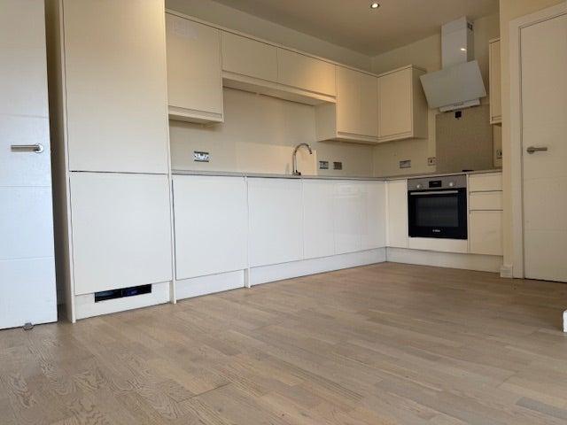 1 bedroom Apartment to Rent in Leatherhead