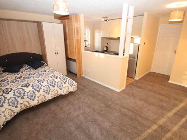1 Bedroom Apartment To Rent In Pomander Crescent, Walnut Tree, MK7