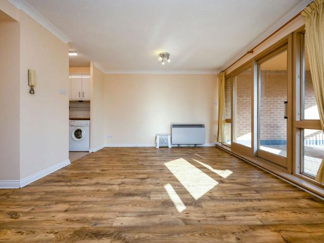 1 bedroom apartment to rent North Row, Milton Keynes, Buckinghamshire, MK9