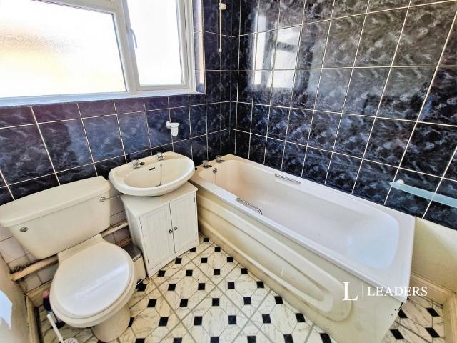 1 bedroom apartment to rent St. Georges Park Avenue, Westcliff on Sea, SS0