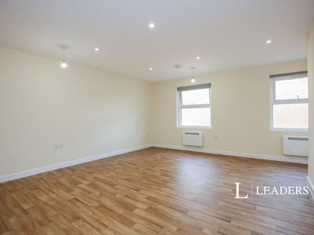 1 bedroom apartment to rent St. Peters Gardens, Marefair, Northampton, Northamptonshire, NN1
