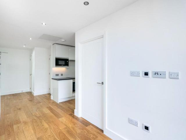 1 bedroom apartment to rent Sutton Court Road, Sutton, SM1
