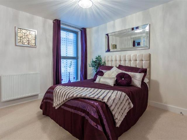 1 bedroom apartment to rent Queensgate, Cromwell Road, Redhill, RH1