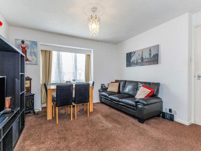 1 bedroom apartment to rent Rossignol Gardens, Carshalton, SM5