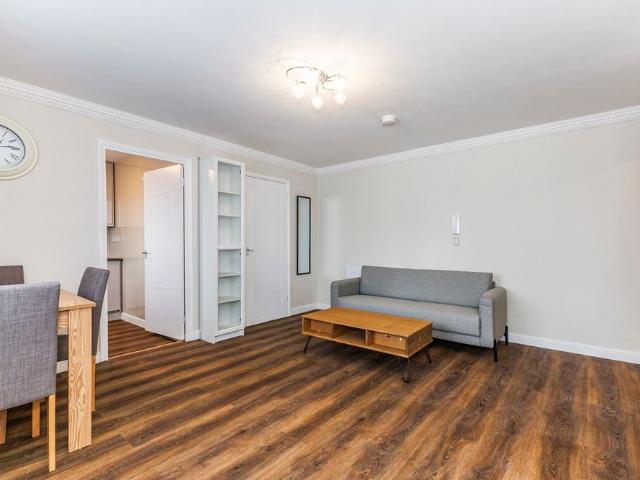 1 bedroom apartment to rent Richens Close, Hounslow, TW3