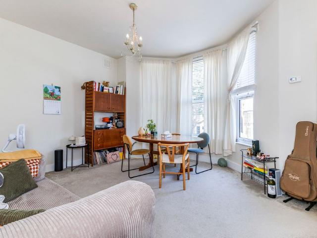 1 bedroom apartment to rent The Avenue, Surbiton, KT5