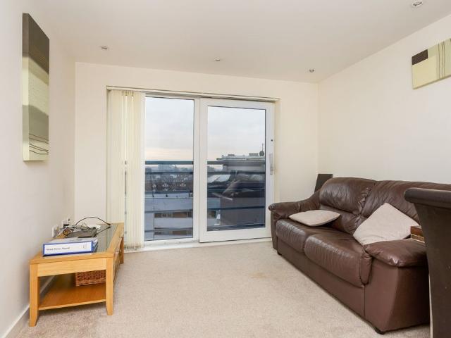 1 bedroom apartment to rent The Crescent, Gunwharf Quays, Portsmouth, PO1