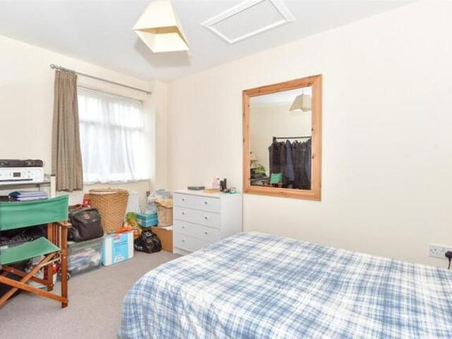 1 Bedroom Apartment Totland Bay Totland Bay 101892275