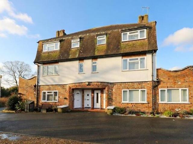 1 Bedroom Apartment Uxbridge Greater London LS99895451