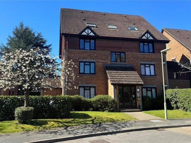 1 Bedroom Apartment Woking Surrey 101199756