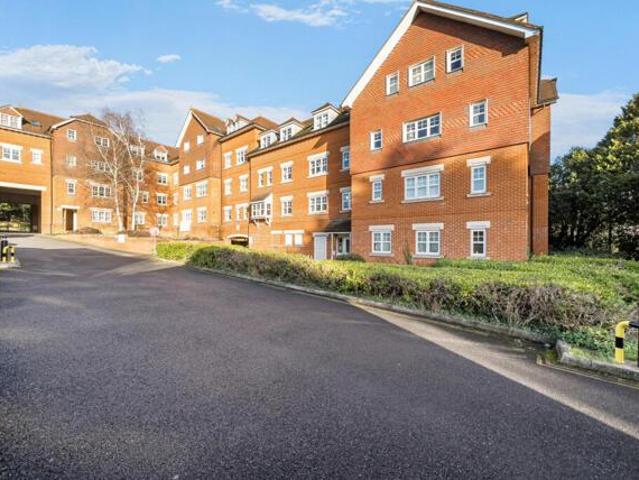 1 Bedroom Apartment Woking Surrey 99926080