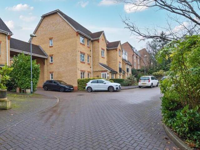 1 Bedroom Apartment Woking Surrey 99986237