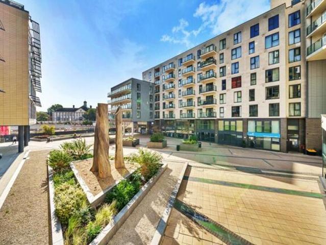 1 Bedroom Apartment Woking Surrey 99290073