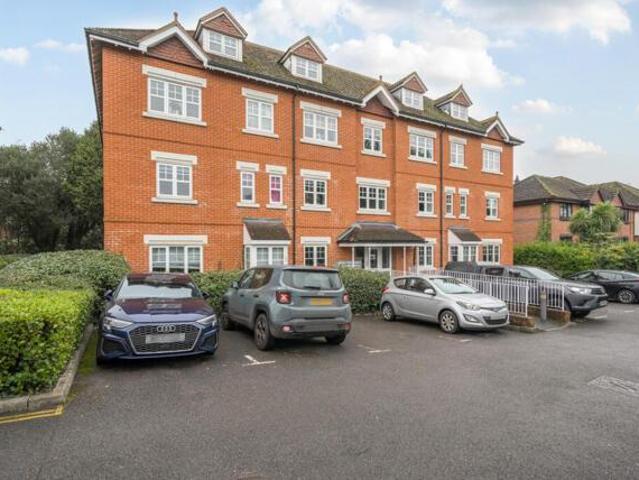 1 Bedroom Apartment Woking Surrey LS98968897