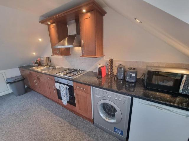 1 Bedroom Attic Apartment Leyton