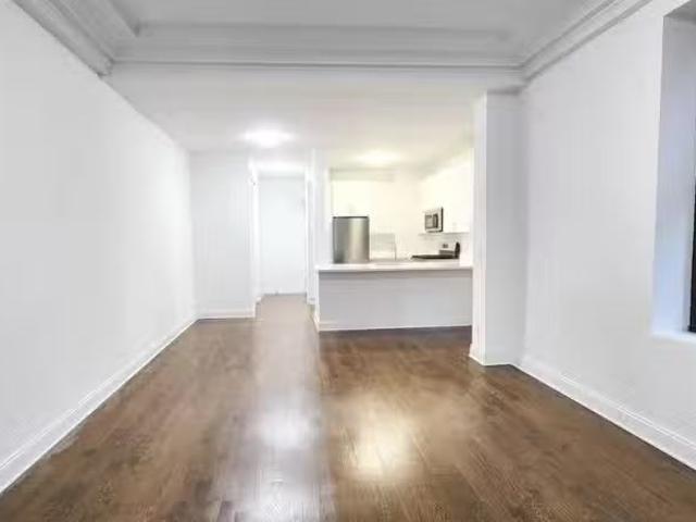 1 Bedroom at 200 West 58th Street for $4,500 by Mark Danich