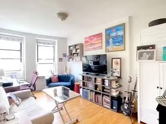 1 Bedroom at 67 west 89th for $3,600 by fay blau
