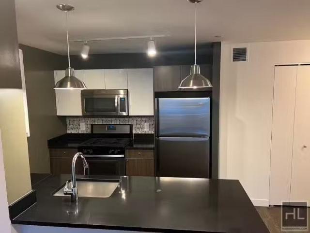 1 Bedroom at West 28th Street for $5,210 by Ali Nasrollah Zadeh