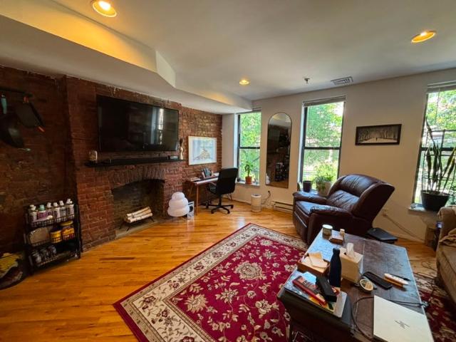 1 Bedroom Available in Amazing Location Midtown E