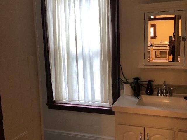 1 Bedroom available in apartment
