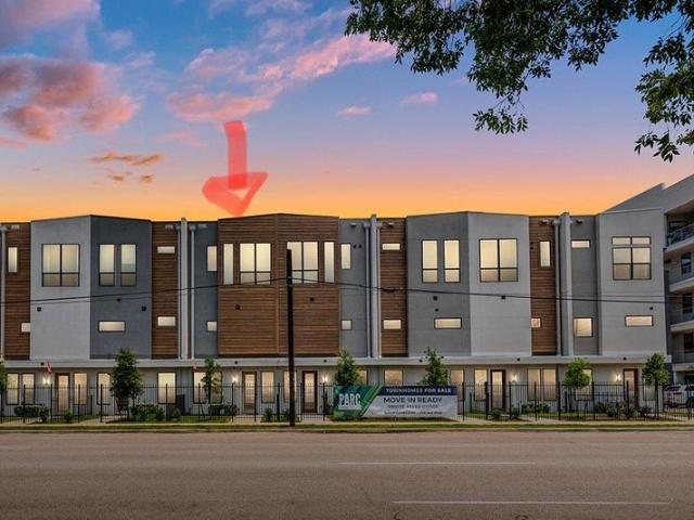 1 bedroom available in 3 bedroom Condo