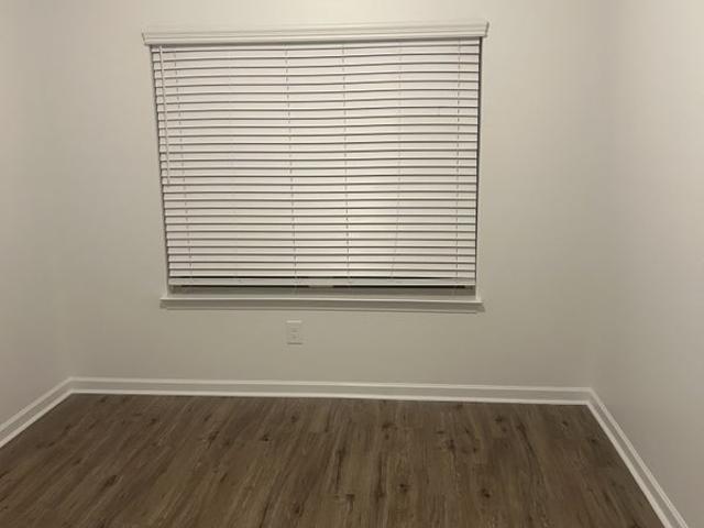 1 bedroom available with private bath