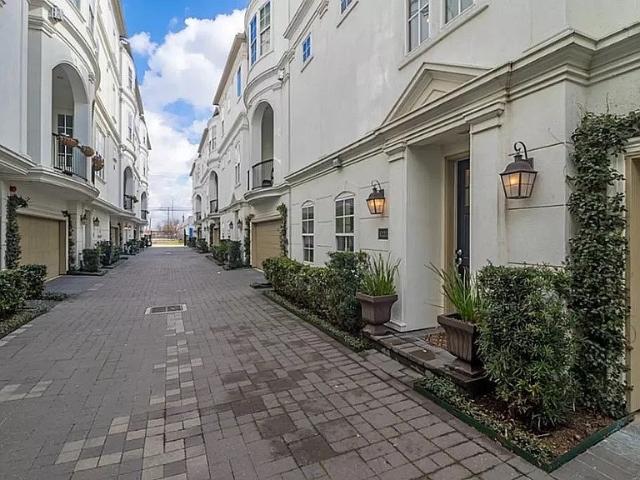 1 bedroom available 5 minutes from downtown