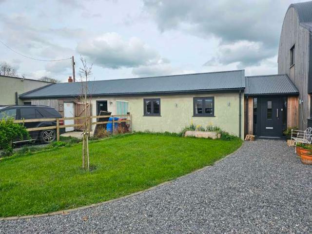1 Bedroom Barn Conversion Character Property