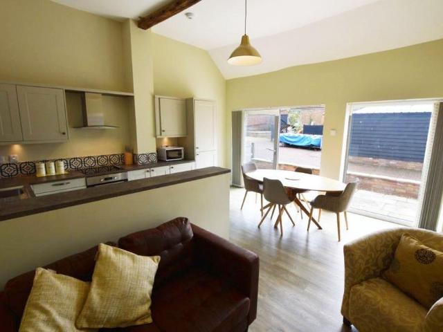 1 bedroom barn conversion to rent