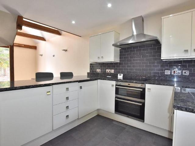 1 bedroom barn conversion to rent