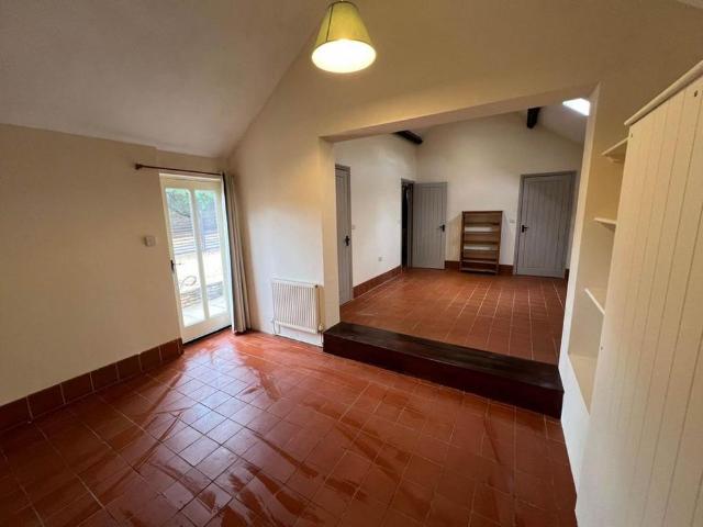 1 bedroom barn conversion to rent