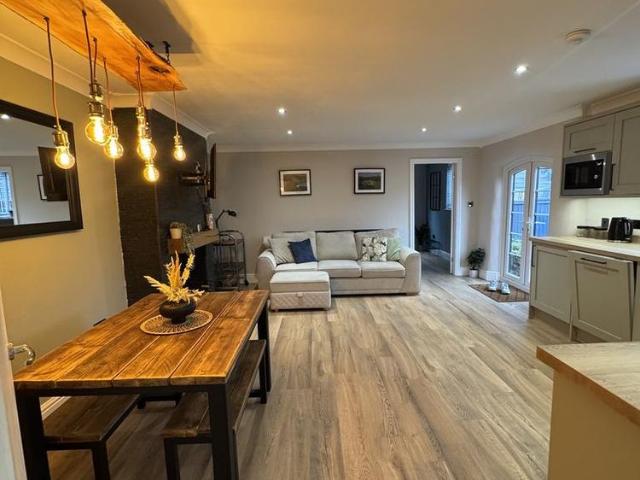 1 bedroom barn conversion to rent