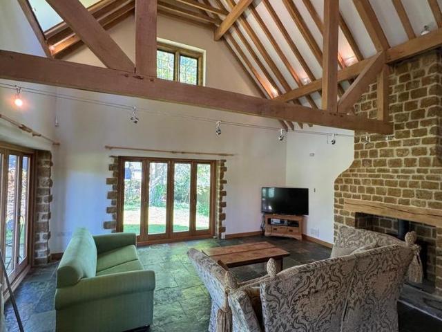 1 bedroom barn conversion to rent