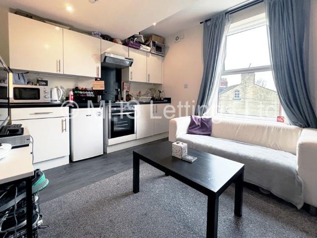 1 Bedroom Bedsit for rent in Midland Road